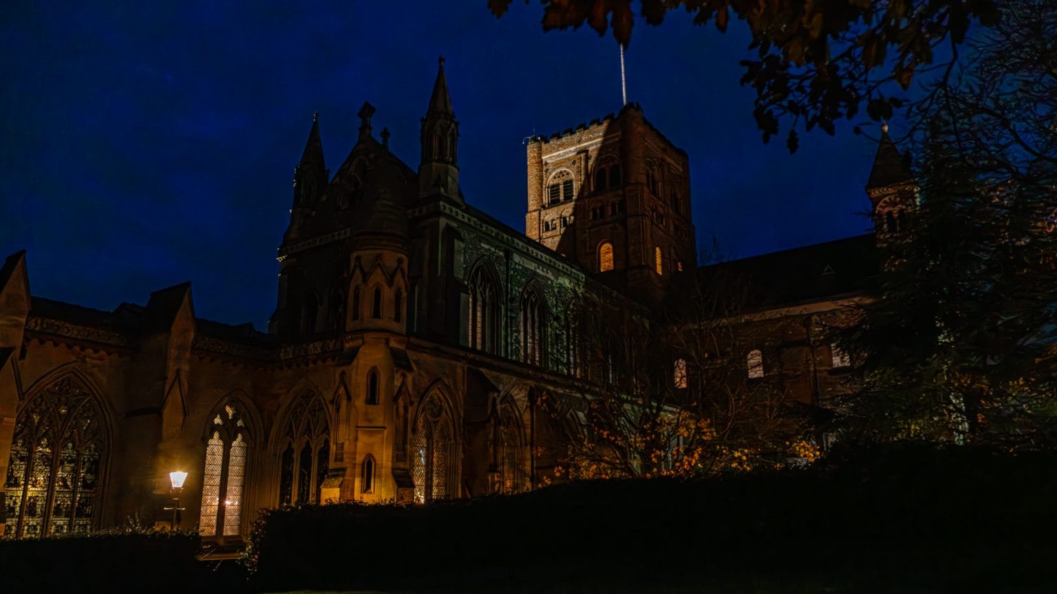 The Cathedral as a Backdrop: A Christmas Carol returns to St Albans in ...